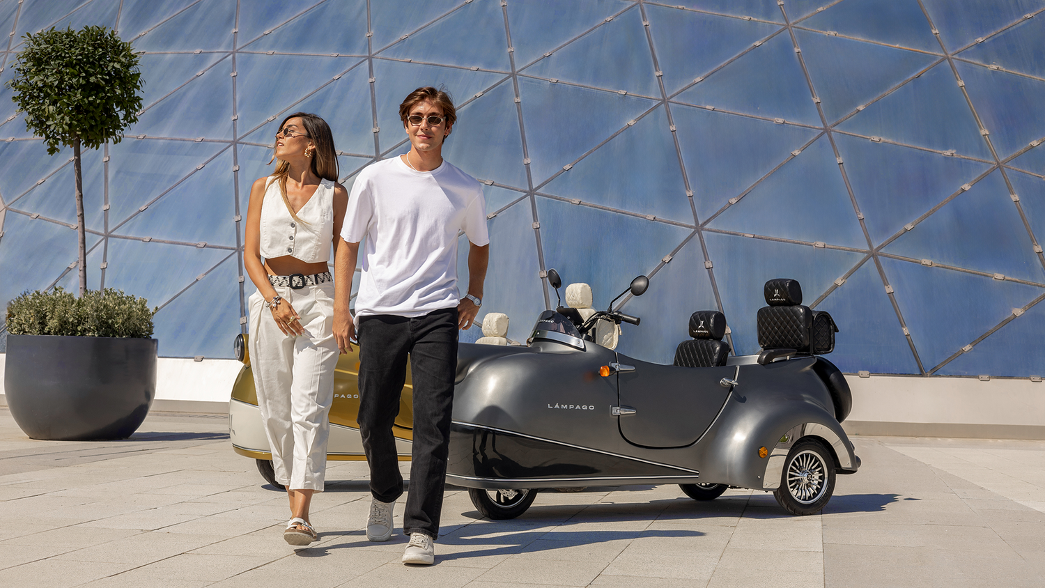 Retro & Luxury E-Bikes in Dubai: The New Status Symbol